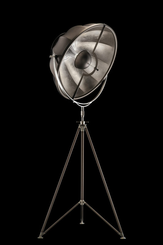 Studio 76 | Tripod floor lamp | Black & gold leaf - Fortuny